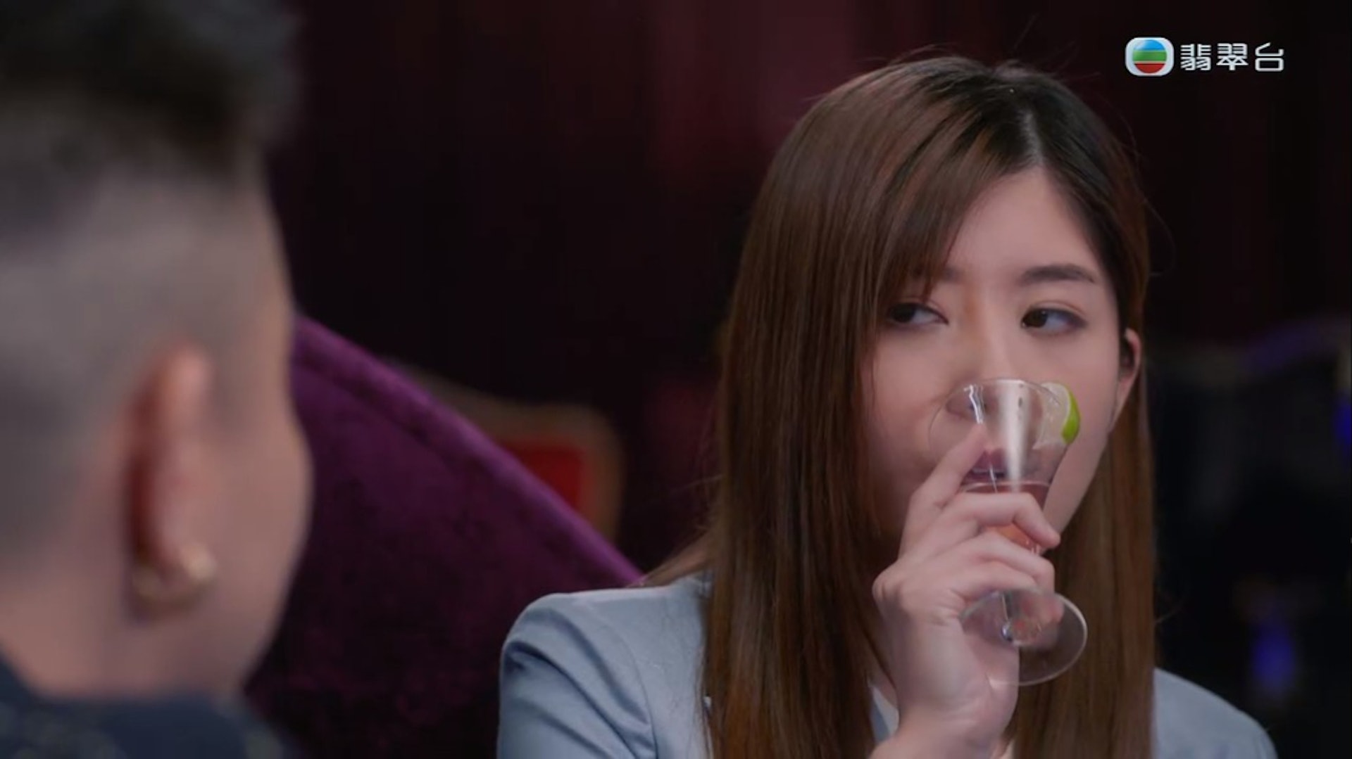 内有近10分钟影片！《法言人》TVB小花遭下药！神志不清被带到酒店房间，自动脱衣！ | MOpress - Professional Writer's Content Platform