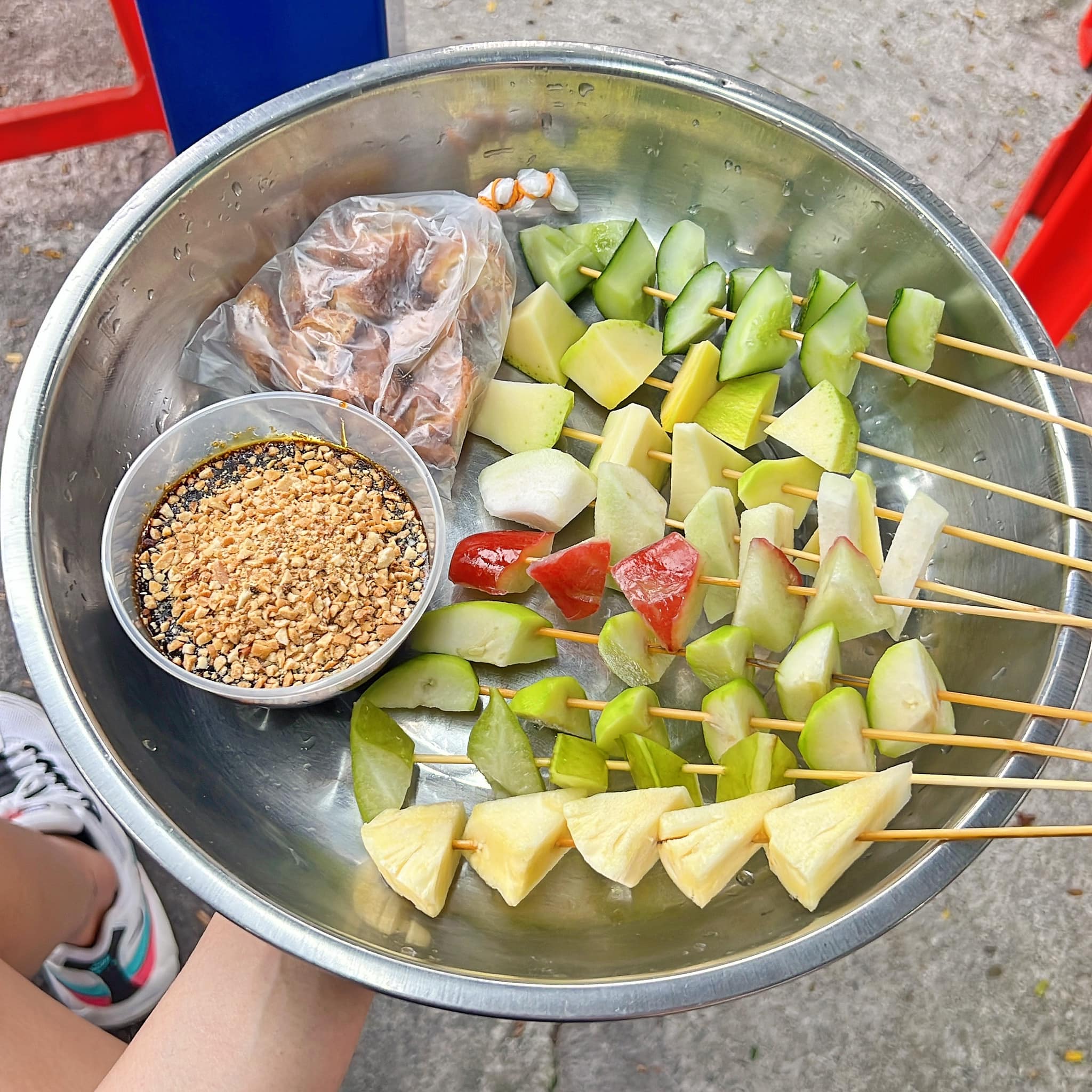 Rojak with 6 types of fruits mixed together.......